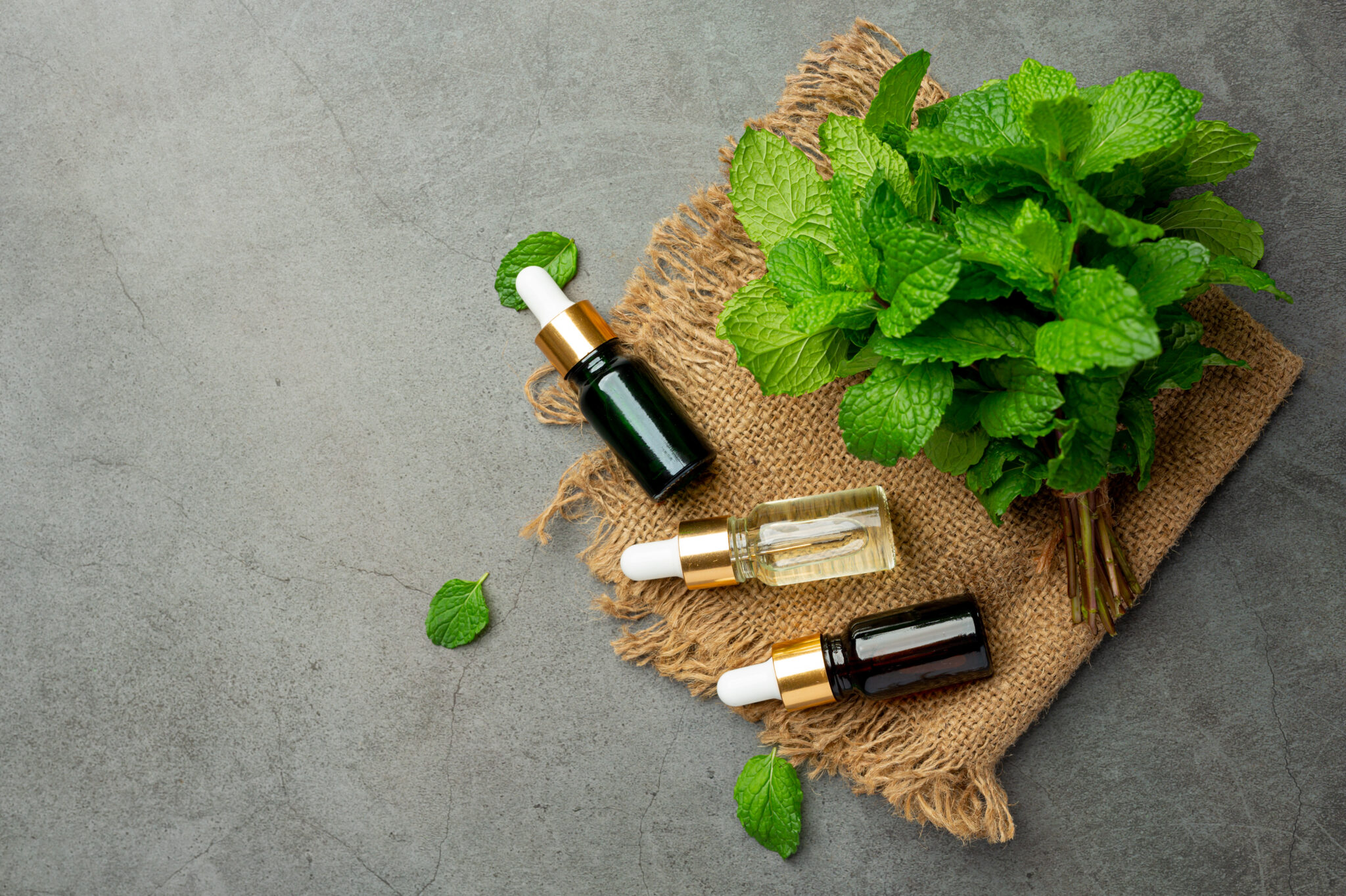 Aceite de menta usos: Frescor extremo para pies y mente - Piñuela